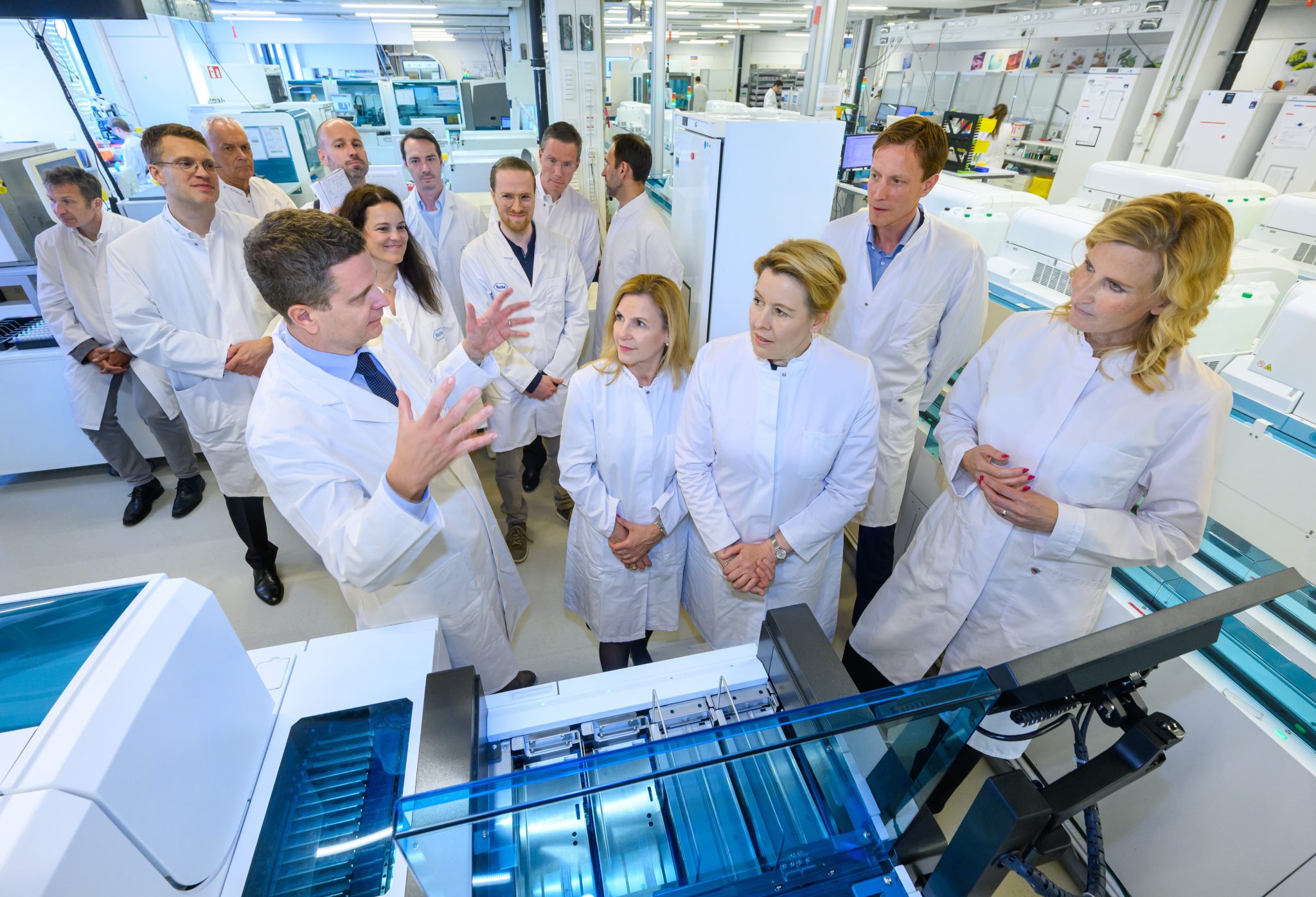 Inauguration of the world's first fully automated mass spectrometry ...